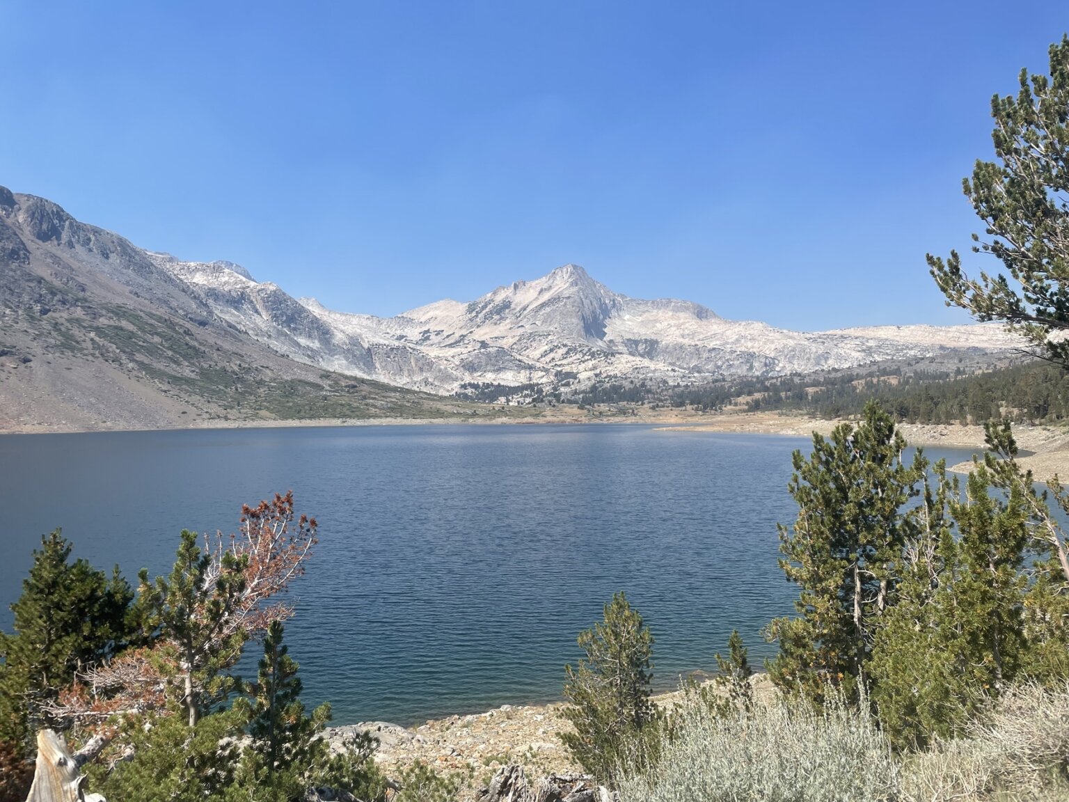 イースト・シエラネバダ山脈の美しい山々の絶景を堪能できる秀逸なトレイル Twenty Lakes Basin Loop Trail【歩かずに ...